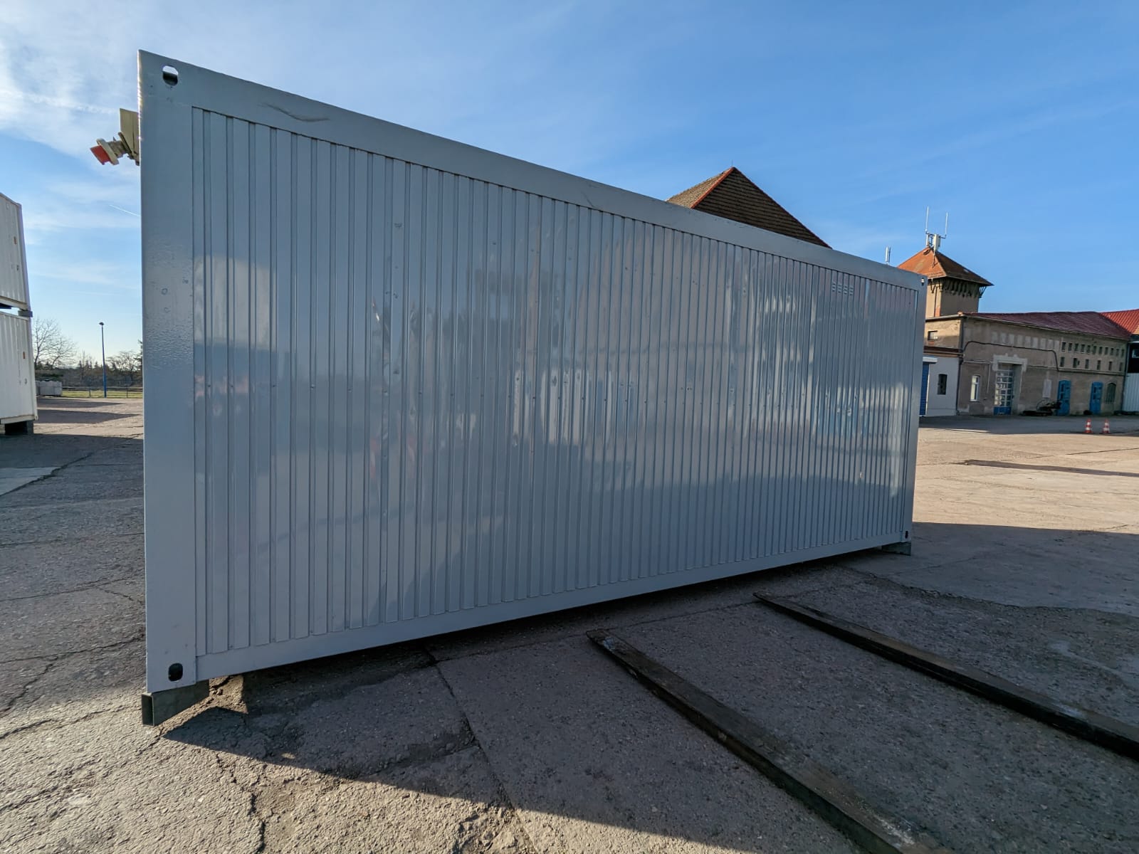 NKB 030: 20′ Bürocontainer mit Windfang SOFORT VERFÜGBAR !!! – NeKa ...